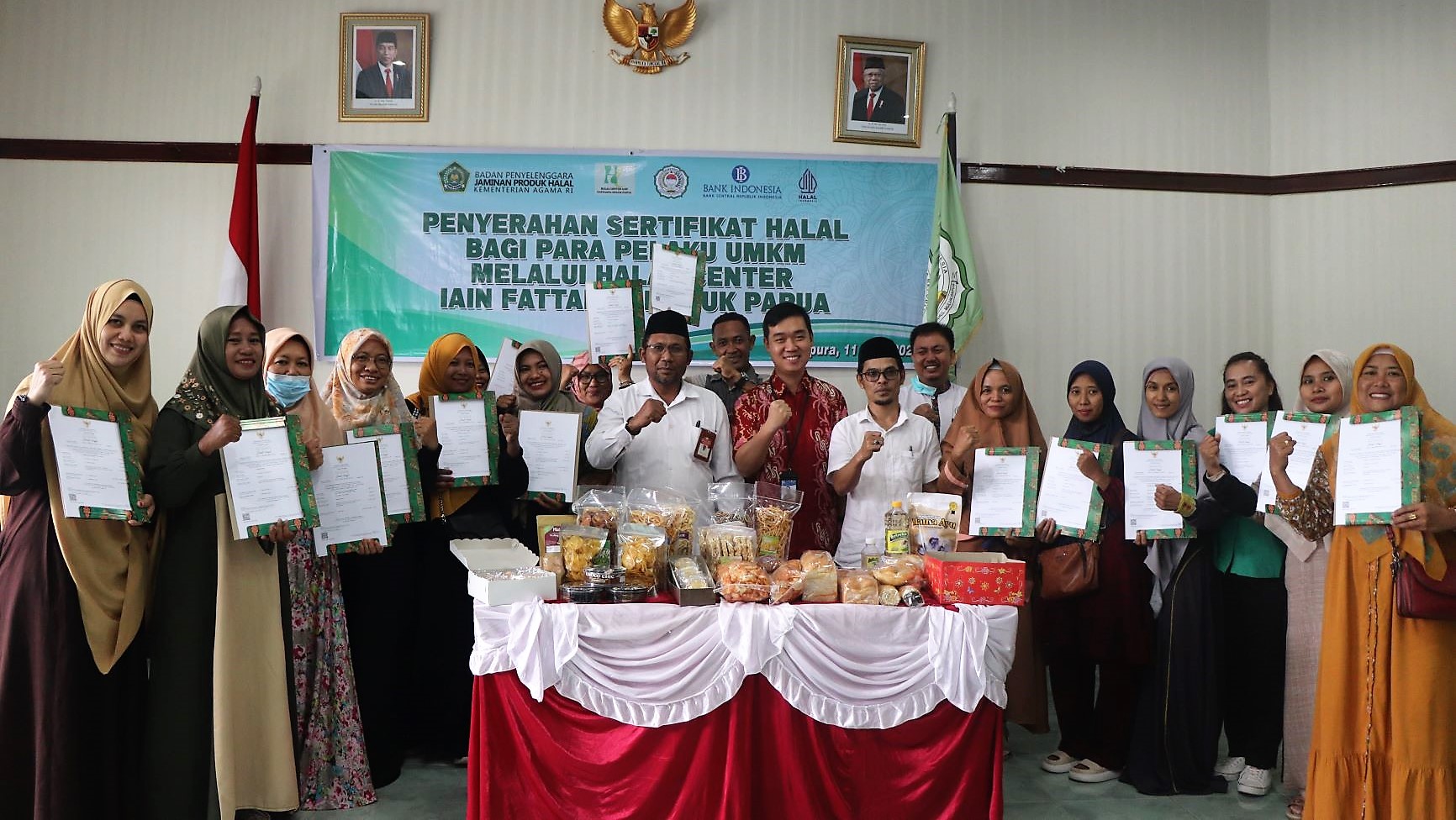 Halal Center IAIN Papua Serahkan Sertifikat Halal kepada UMKM - IAIN Fattahul Muluk Papua